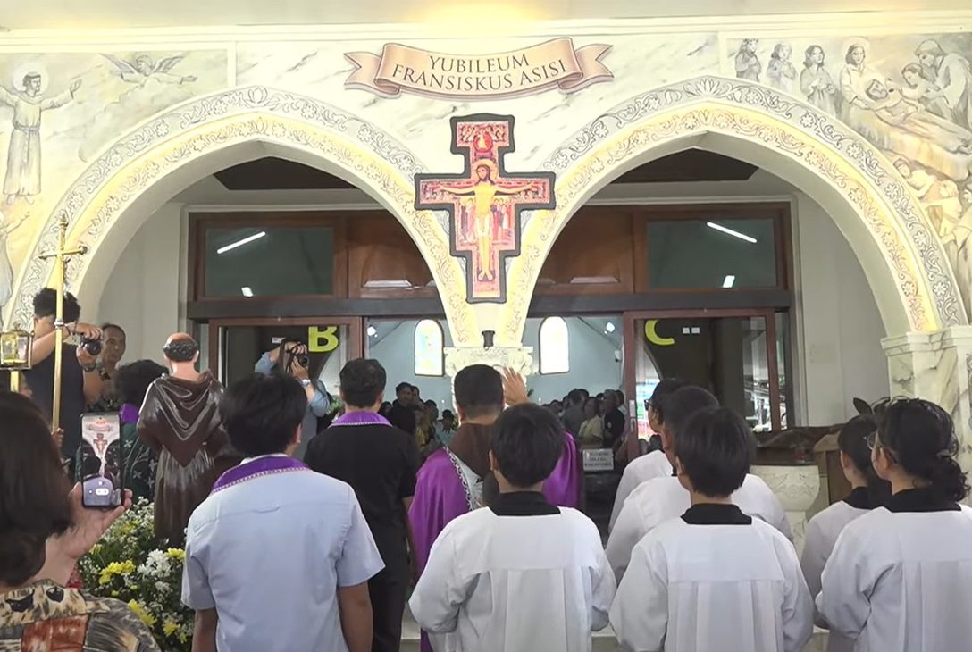 Perayaan 800 Tahun Santo Fransiskus Asisi: Pembukaan Porta Yubileum di ...
